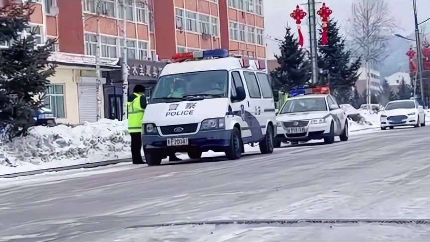 金林公安分局交通警察大队道路交通事故现场勘查安全防护演练