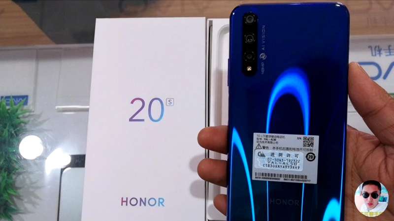 荣耀这款手机,配置性能都是旗舰水准,8+128G批发价1700,你买吗