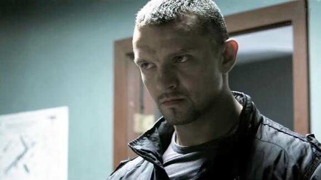 俄罗斯最新动作大片《硬汉》精彩放送:特种兵一人干翻整个警察局