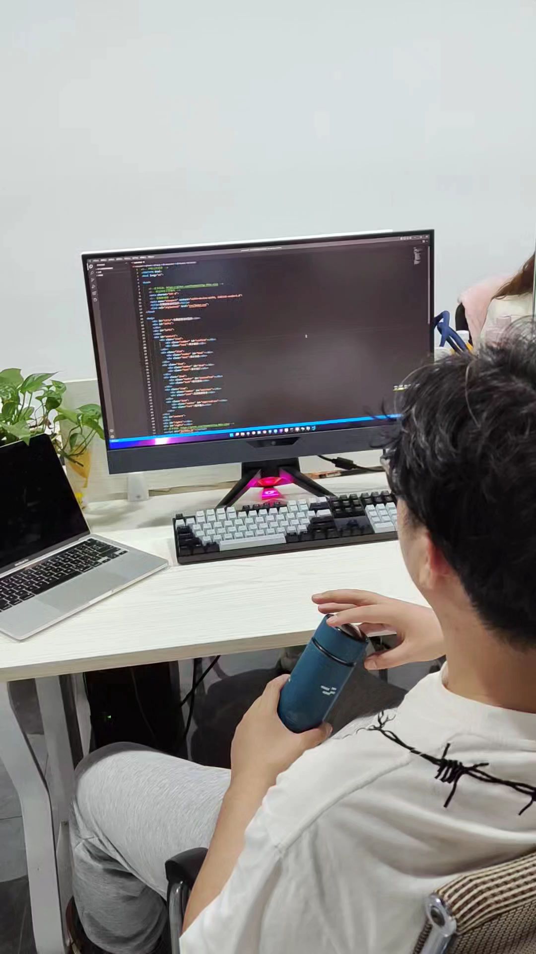 公司牛人用python可视化疫情,这技术令人佩服不已!