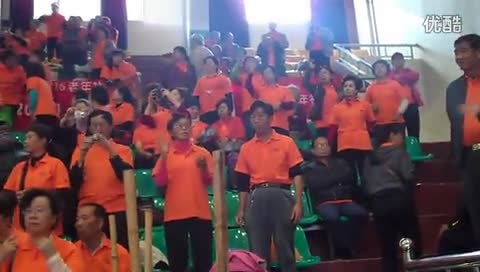 感人至深的老年人手语舞