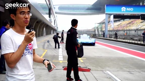 GeekCar白书记上赛道体验蔚来EP9电动超跑