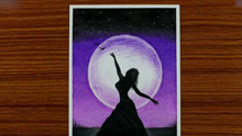 儿童蜡笔画:月光星空下,小女孩翩翩起舞,舞姿好美啊