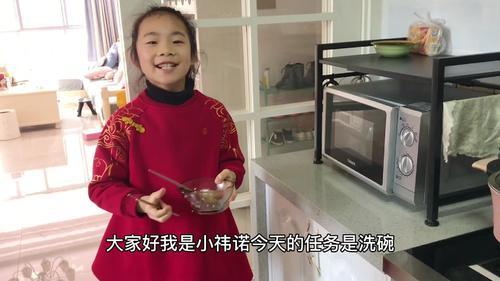 打卡寒假作业《我爱劳动》,小祎诺帮妈妈洗碗,最后还要奖励糖