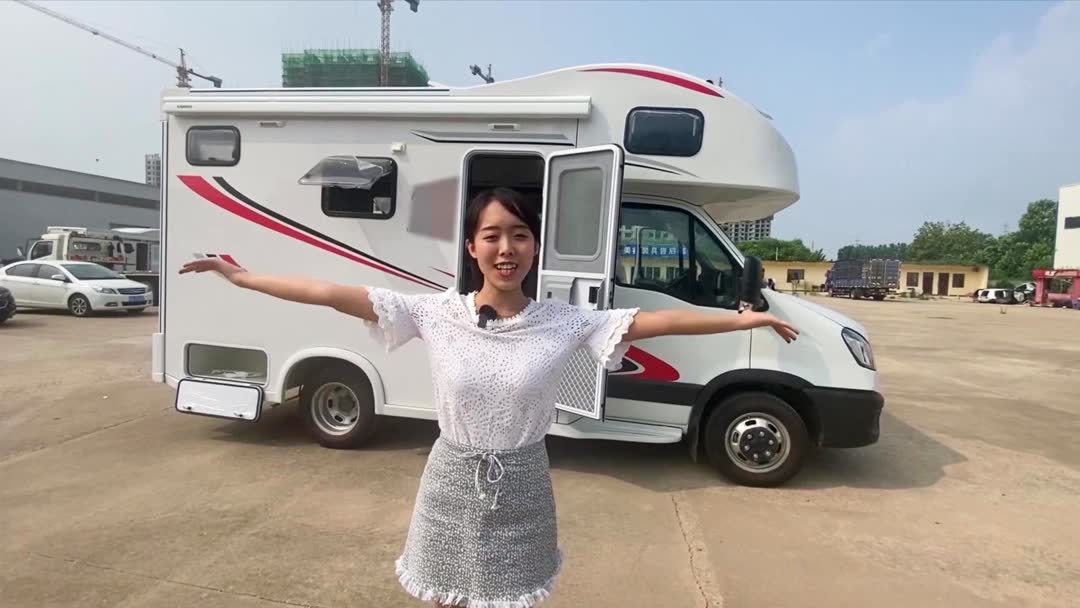 房车经典布局,配置一点也不简单,仔细一看长途旅行太实用呢