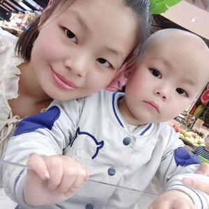 方形脸吖 