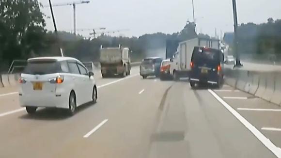 高速连环撞车,众人被“死神”带走,真相曝光引无数网友愤怒!