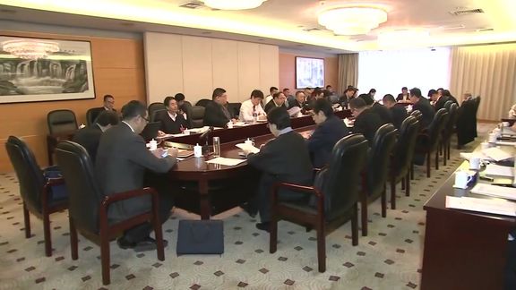 出席陕西省政协十二届二次会议的省政协委员分组讨论政协常委会工作...