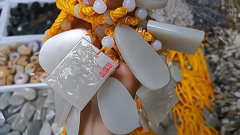 新疆和田玉都很贵?玉商老板带你看市场价,这么便宜能是真的吗?