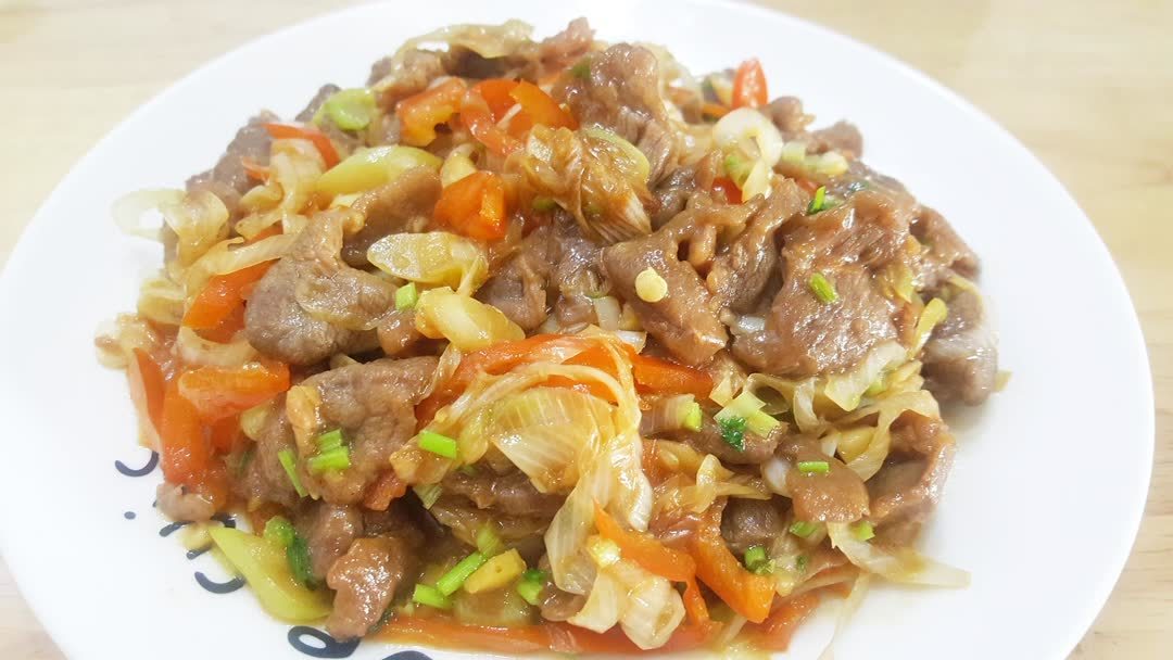 这样爆炒的羊肉鲜嫩多汁!简单易下手的家常菜,好吃健康特下饭