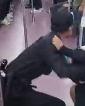 ...女乘客被保安拖拽衣不蔽体:高度关注 密切跟进】近日,西安地铁3号线...