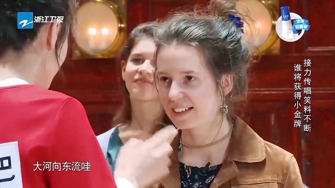《奔跑吧》迪丽热巴教美女唱《好汉歌》,开口鹿晗惊呆了