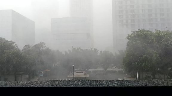 末日般的狂风暴雨,太震撼了