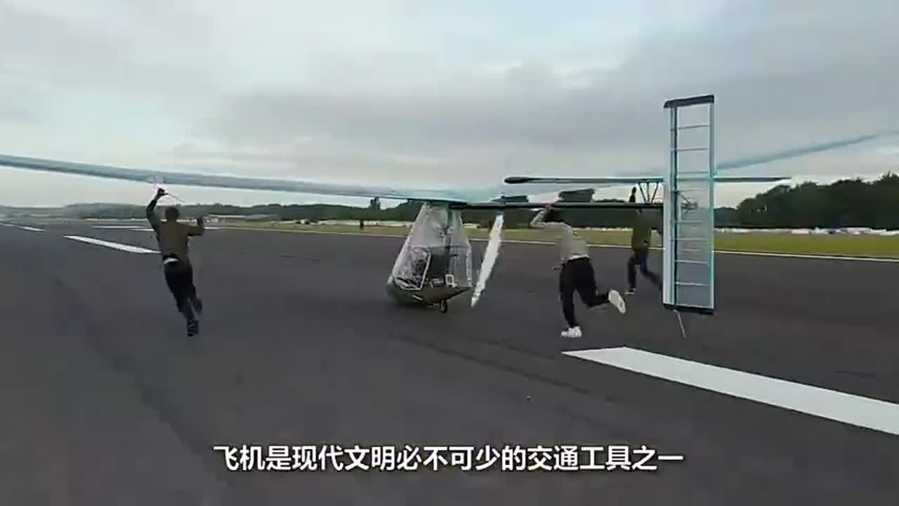 60岁大爷自制直升机,一次能飞3个小时,2000元造一架