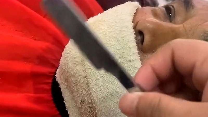 第一次见这样刮胡子