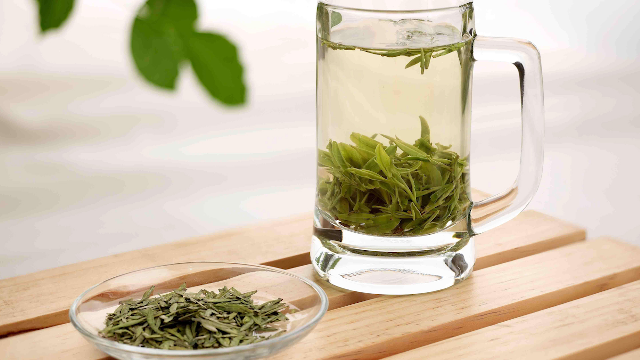 经常喝绿茶的人许多好处,但喝茶的禁忌你知道多少,要注意了