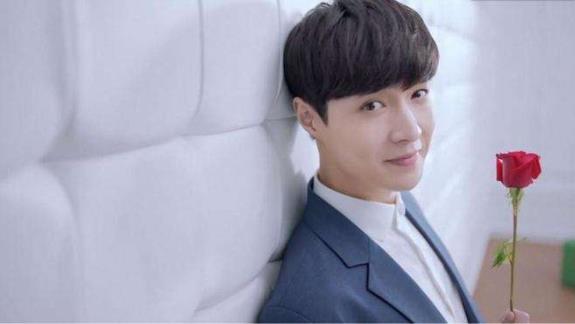 ...这就是街舞》最新队长海报出炉,正式官宣张艺兴加盟第三季