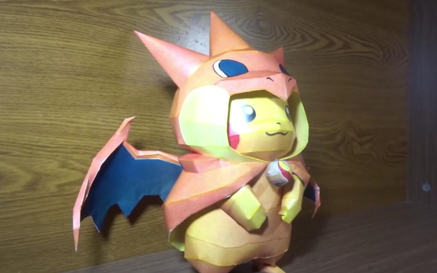 皮卡丘cosplay喷火龙 纸模型制作过程