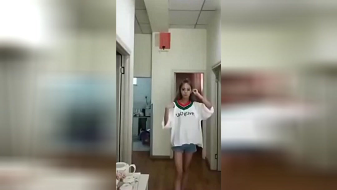 c哩c哩舞蹈教学慢动作 跳C哩舞最好看的几个女生