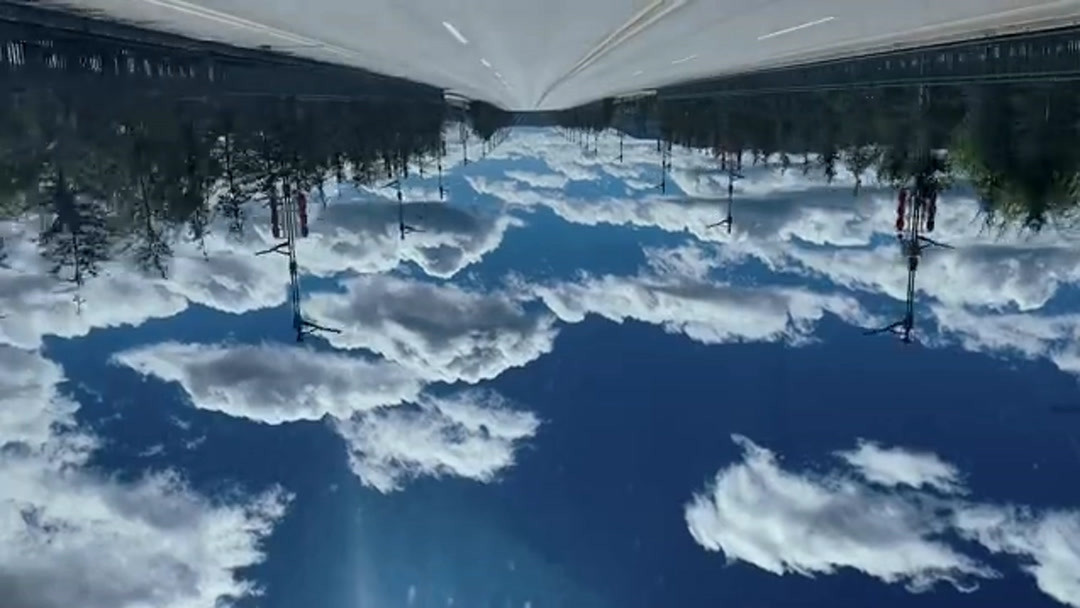从香格里拉到丽江,一路都在看云。 因为丽香高速的修建,于是翻了几座...