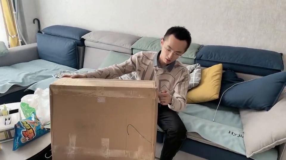 老公花多在拼多多买的电脑,到货后老公激动坏了,看看咋样