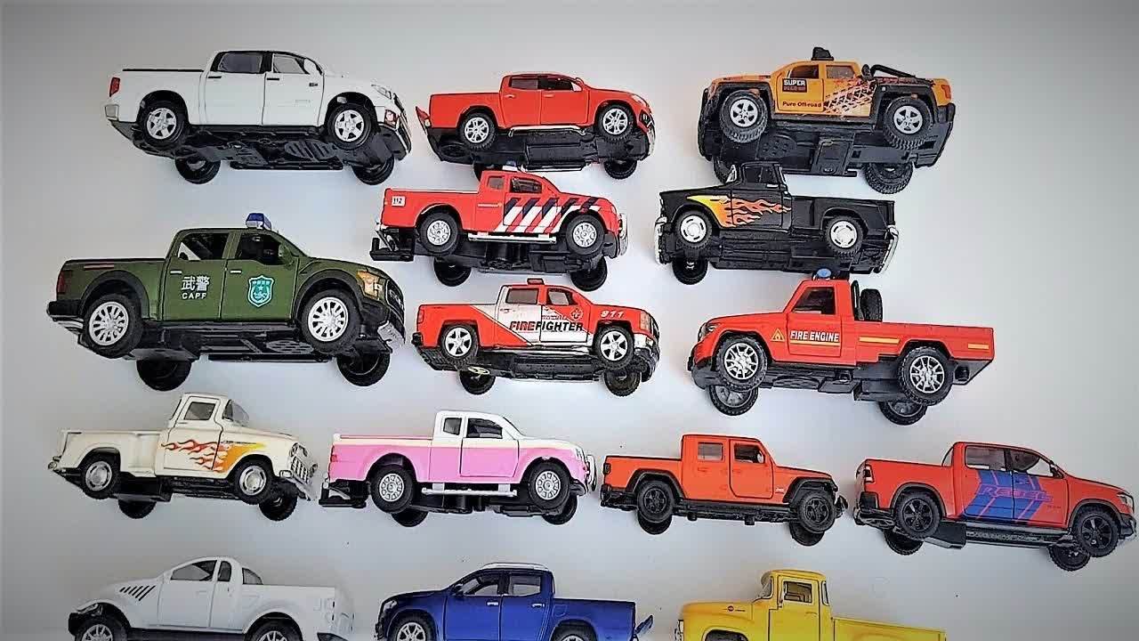 彩色皮卡车玩具集合展示