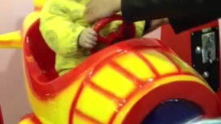 9个月宝宝做电动玩具车