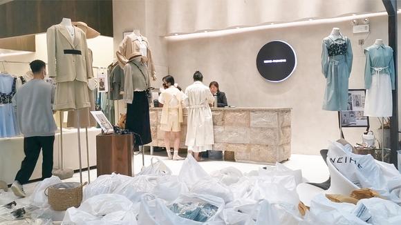 服装设计师:实拍广州最大的服装直播市场,太冷清!主播少得可怜