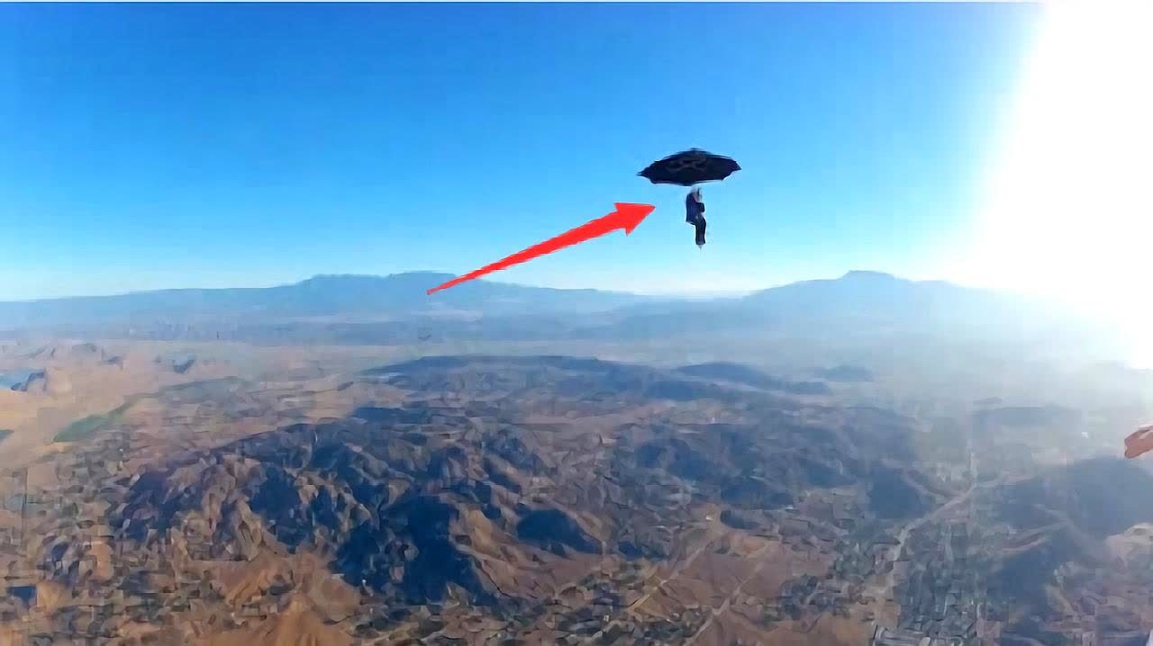 雨伞能当降落伞吗?老外亲身验证,结果出现状况!