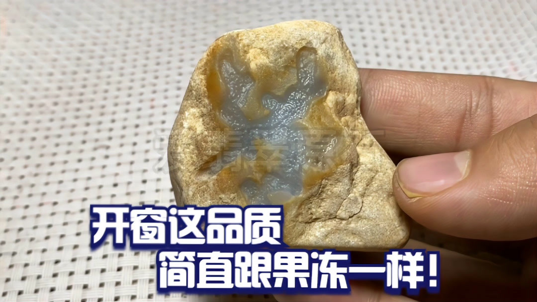 这块翡翠原石,开窗好美啊,切开如何!