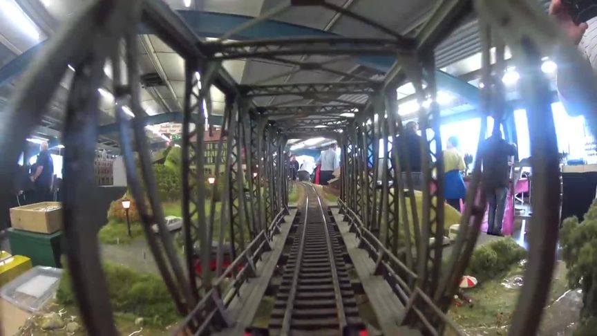 乘坐在最小火车上?是这种感觉