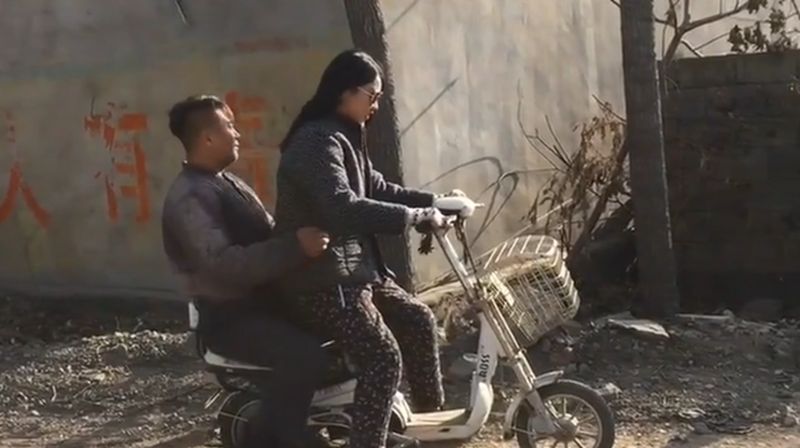 电瓶车没电的时候怎么办,农村夫妇教你一招