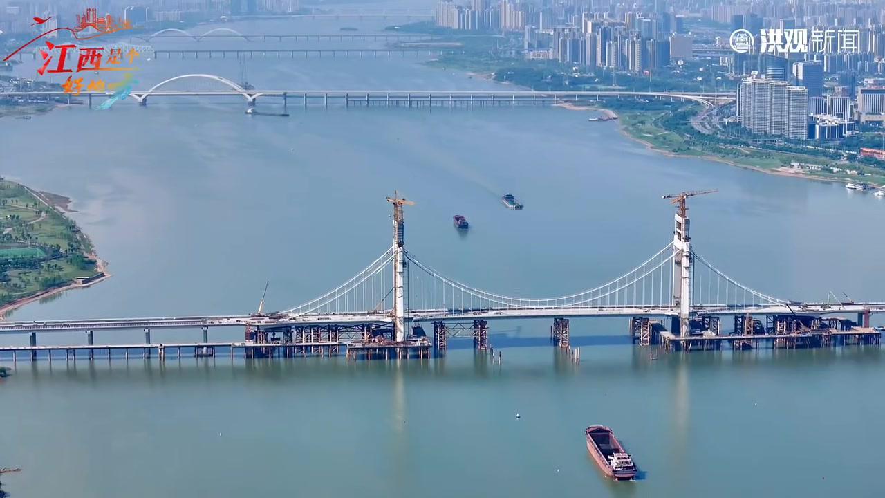 5月25日,南昌晴空万里白云朵朵,洪州大桥建设项目进入收尾冲刺阶段。...