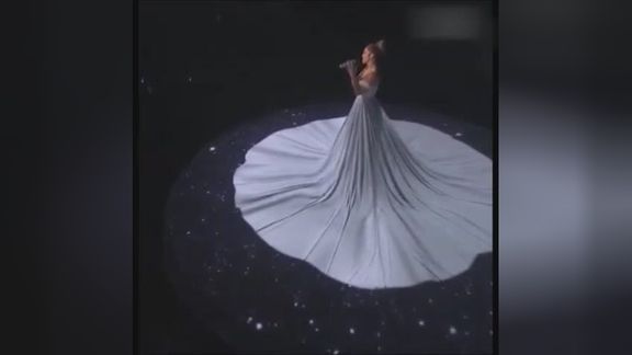 国外这舞台效果太震撼了!直接循环播放十遍!