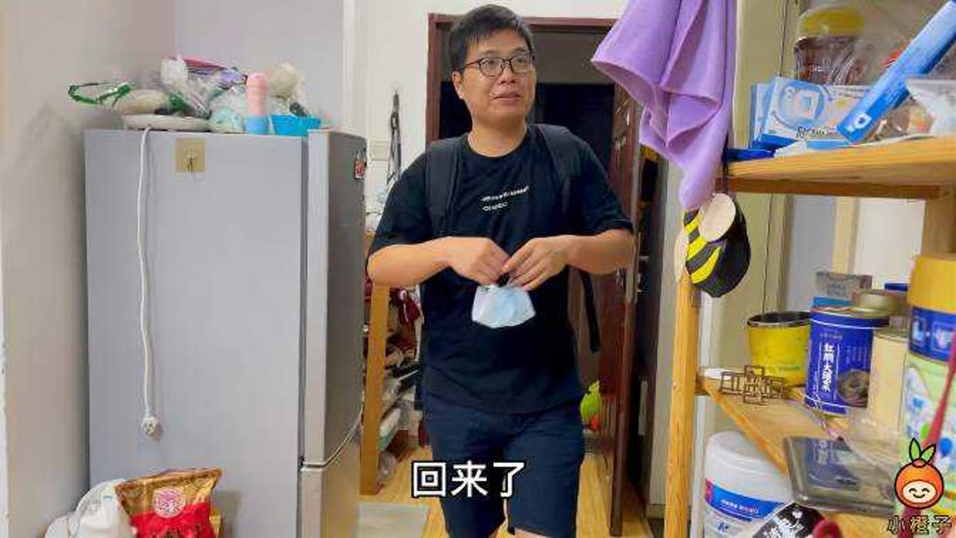 在一线城市努力奋斗的80后打工人加班是常态,只为实现买车买房