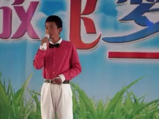 00855课本剧 《昨天今天》 表演者:七年级6班 报幕隆湖一站学校庆祝...