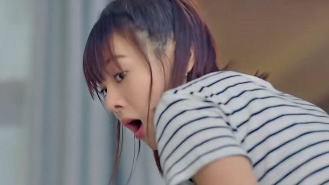 我成了他的班主任:莫老师与封柏同床共枕,偷偷摸摸的表情太逗了