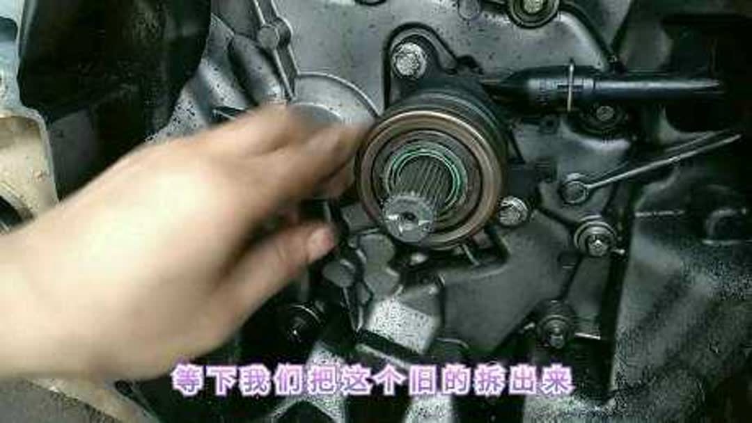 行驶过程中踩离合踏板没反应 挂不进档 怎么回事