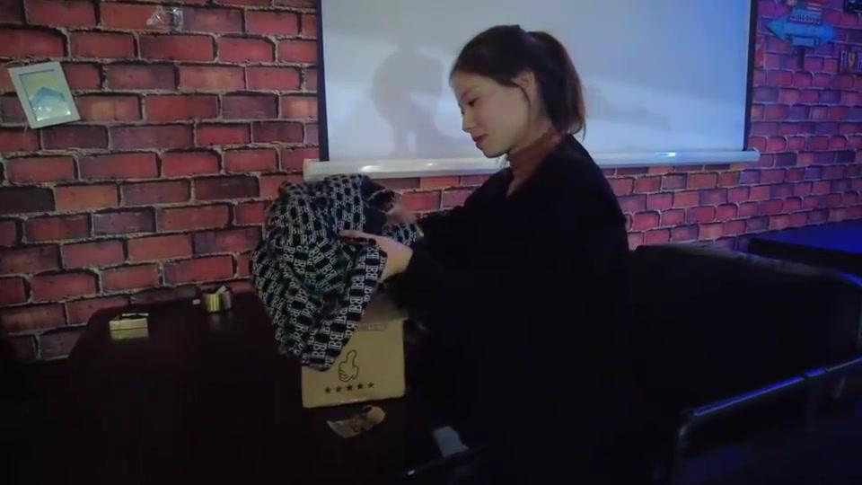 ...双十一买的商品有质量问题,客服要给我退换货;为了补偿我,要送我个...