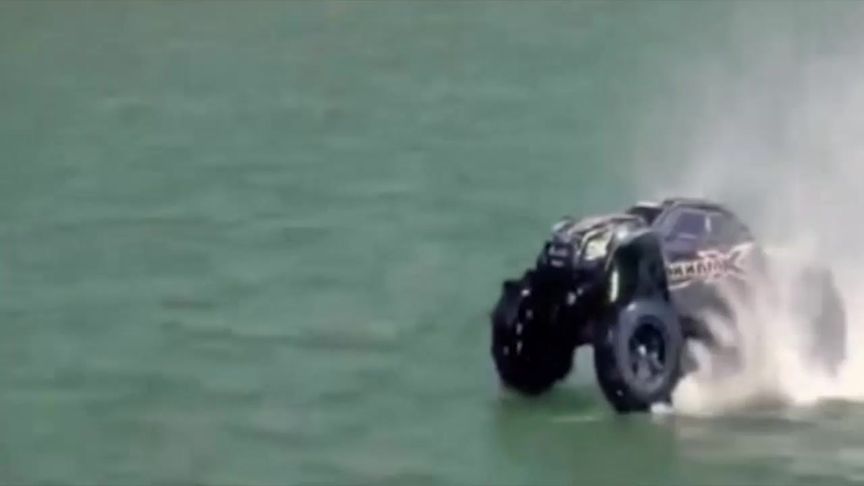 模型遥控车,还能做出那么高难道动作,轻功水上漂!