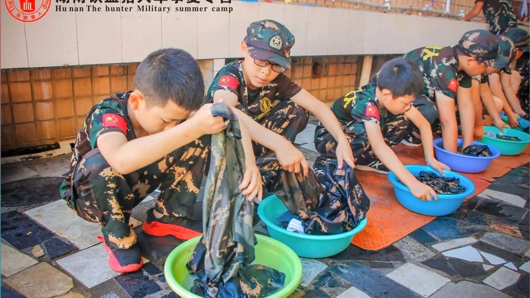 2020邵阳铁血猎人中小学生军事夏令营活动