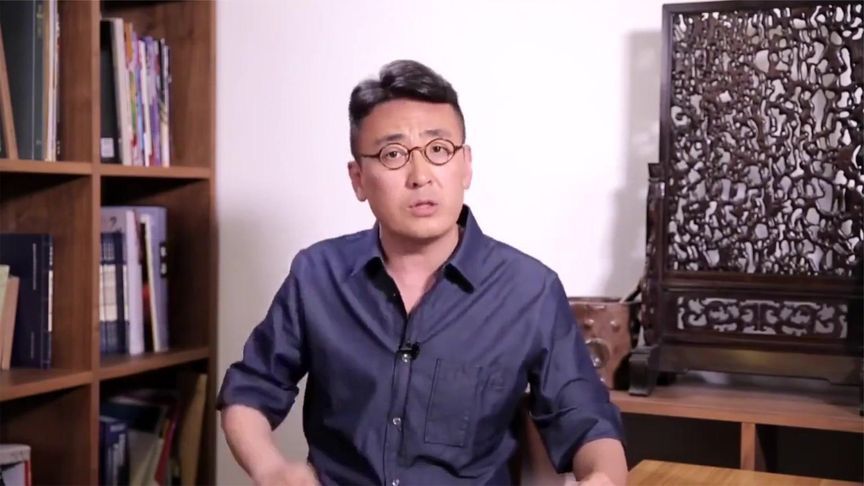 窦文涛评价新闻社会,简直就处在个转乱年代,各种新闻惨不忍睹