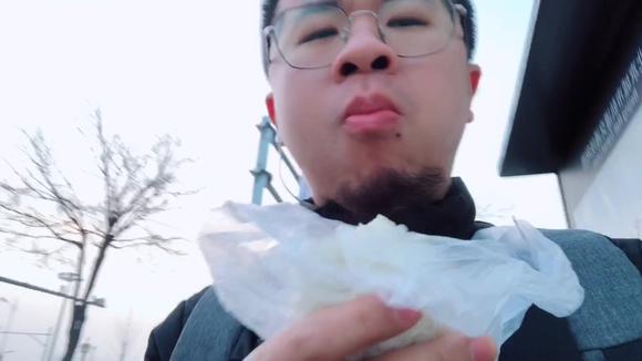 北漂上班族月入7000,压力大经常外出找订单,记录有意义的一天