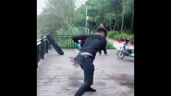 撒渔网关键是动作要快,姿势要帅。