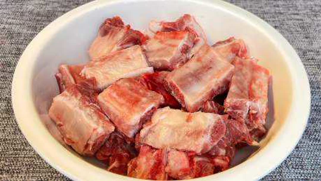 炖排骨时,有人焯水有人直接炖,全错了,教你正确做法,汤鲜肉香