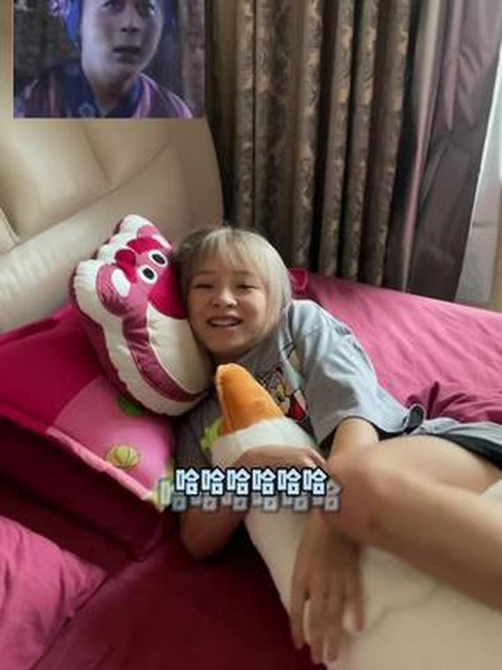 你的好朋友告诉她别随便换枕头!