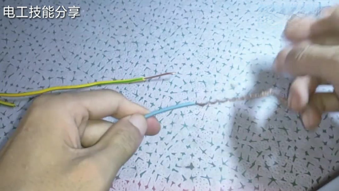 软线和硬线正确接法,切记不要直接缠,告诉你:老电工是这样接的