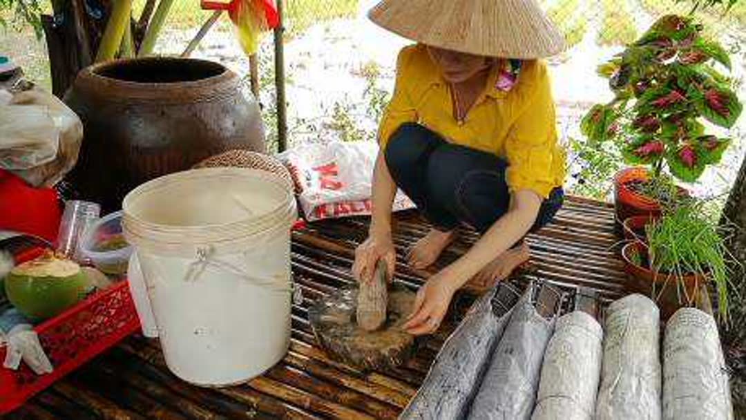 这些管子都是美女去田里捡的,是用来做什么的