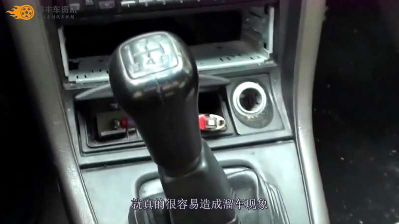 自动挡车在换挡时能踩刹车?车主:不懂这些,变速箱可能会报废