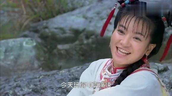 还珠格格:众人陪皇帝微服出巡,哪料小燕子放飞自我,乾隆看呆